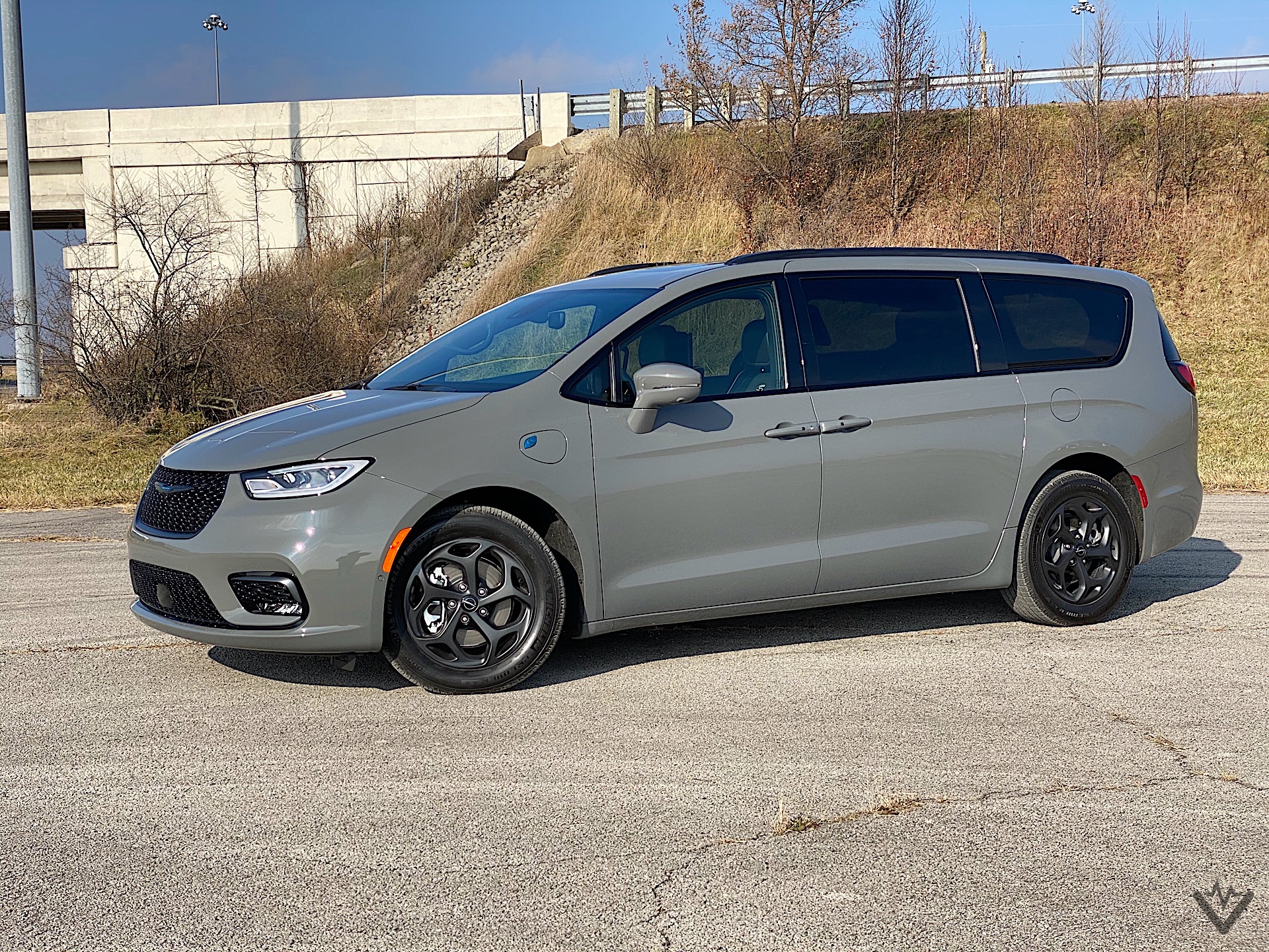 2021 Chrysler Pacific hybrid review: It’s the minivan to buy - EV Pulse