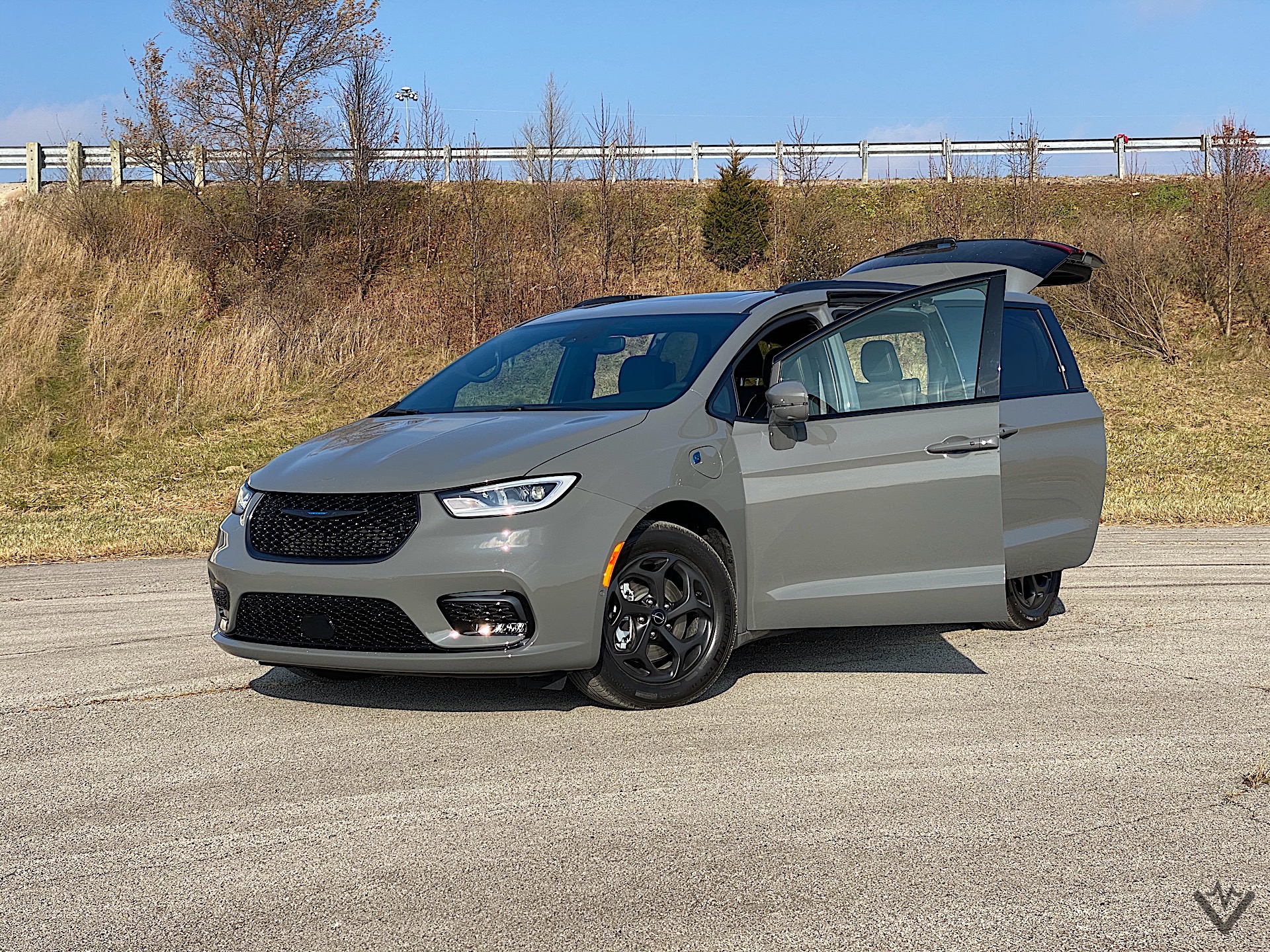 2021 Chrysler Pacific hybrid review: It’s the minivan to buy - EV Pulse