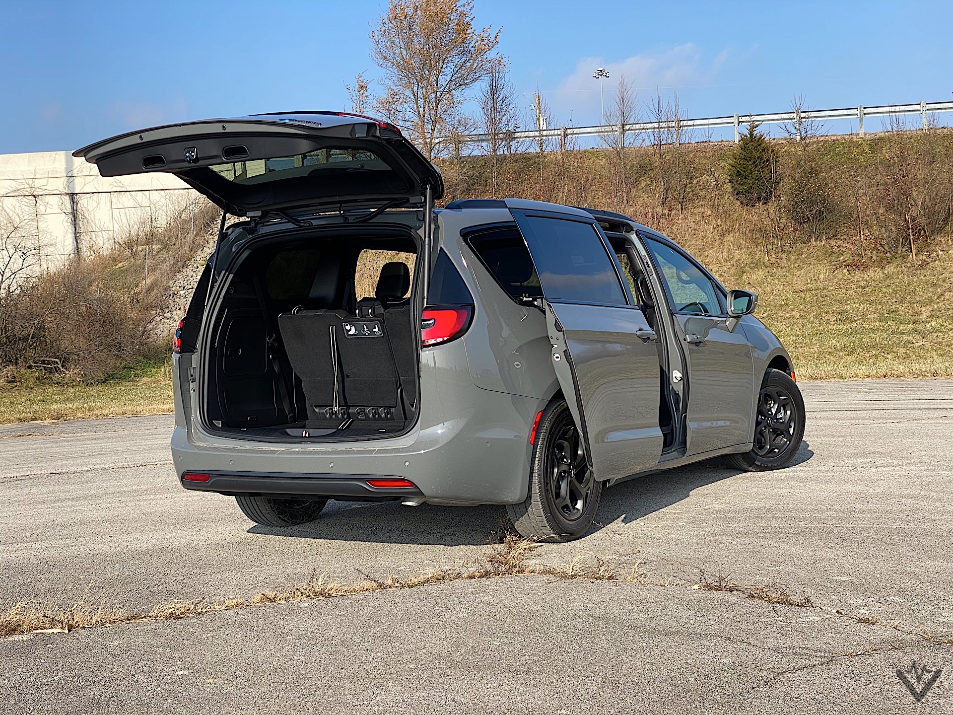 2021 Chrysler Pacific hybrid review: It’s the minivan to buy - EV Pulse
