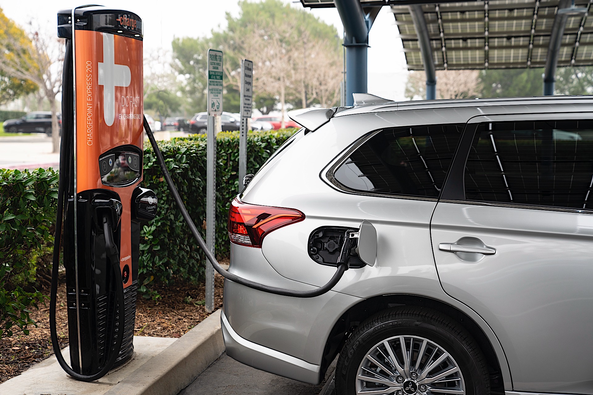 2021 Mitsubishi Outlander PHEV carries over with more power and bigger ...